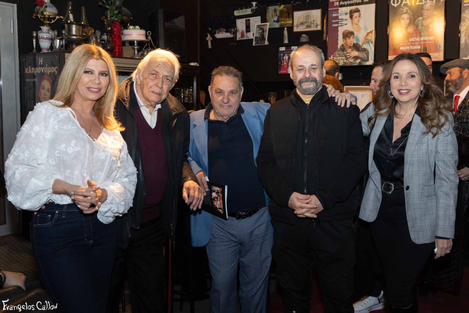 The artistic world gathers for the official premiere of the ...